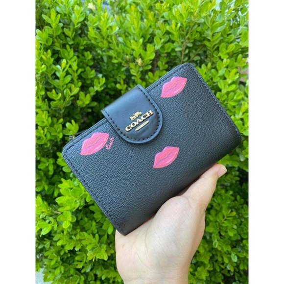 Coach | Bags | Nwt Coach Medium Zip Corner Wallet With Lips Print ...